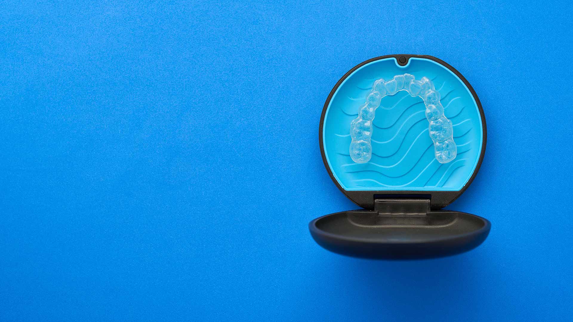 ¿Cuándo usar Invisalign Express? Una guía sobre esta solución de ...